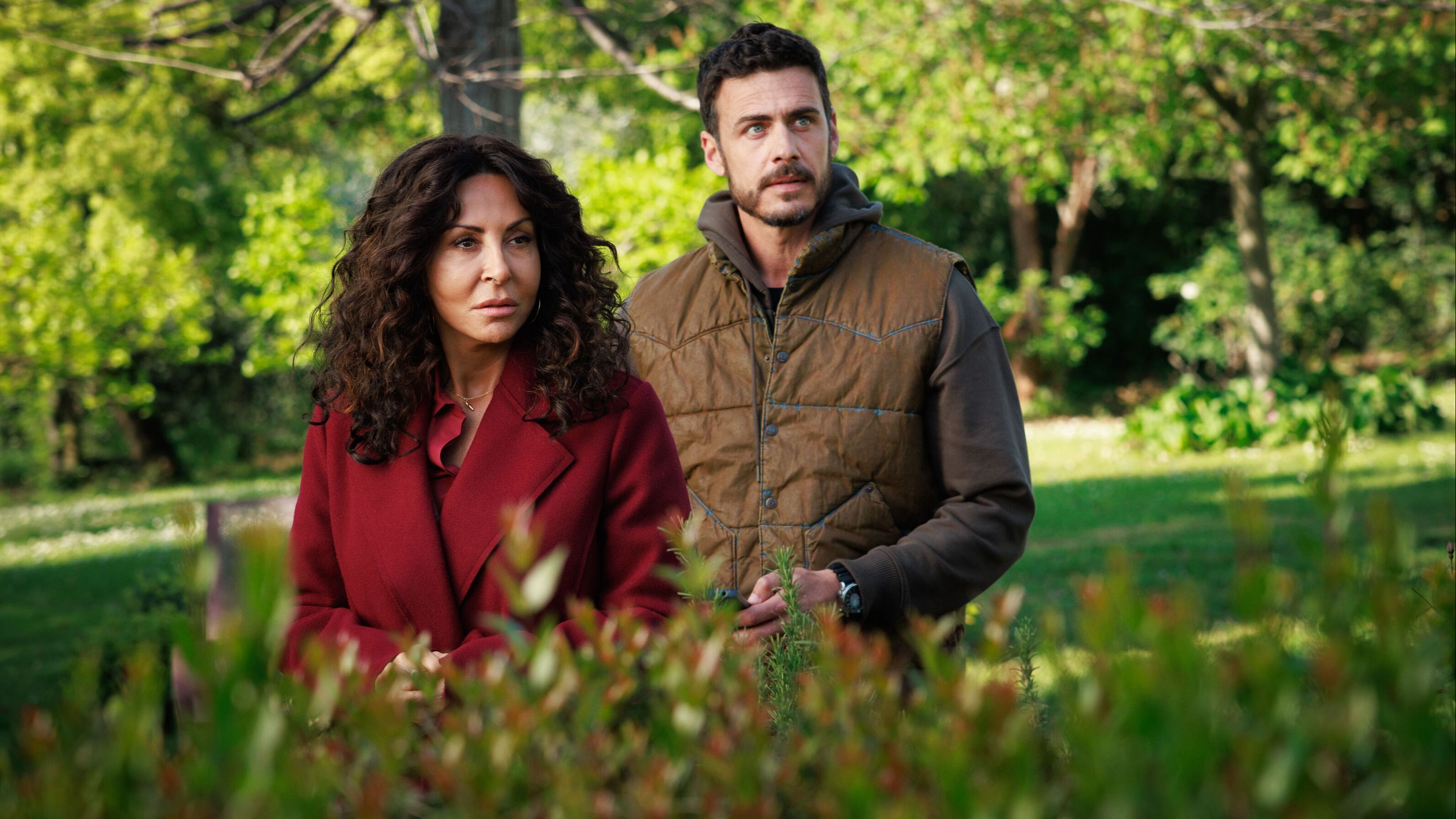 A testa alta: trama, cast, quante puntate sono, location | Mediaset ...