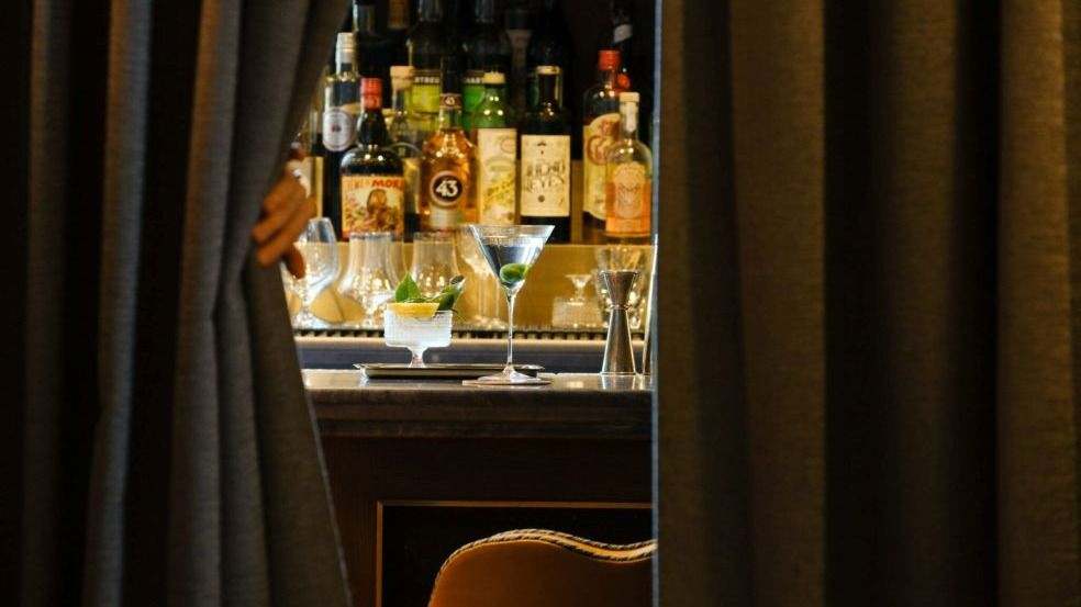 Micro bar, il giro del mondo per bere con stile | Mediaset Infinity