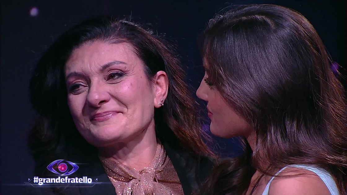 Grande Fratello, Zeudi Di Palma racconta il suo coming out e abbraccia ...