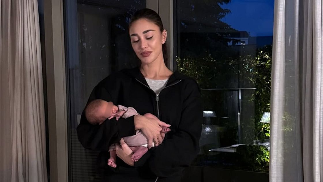 Belen Rodriguez, la prima foto con la nipotina Clara Isabel ...