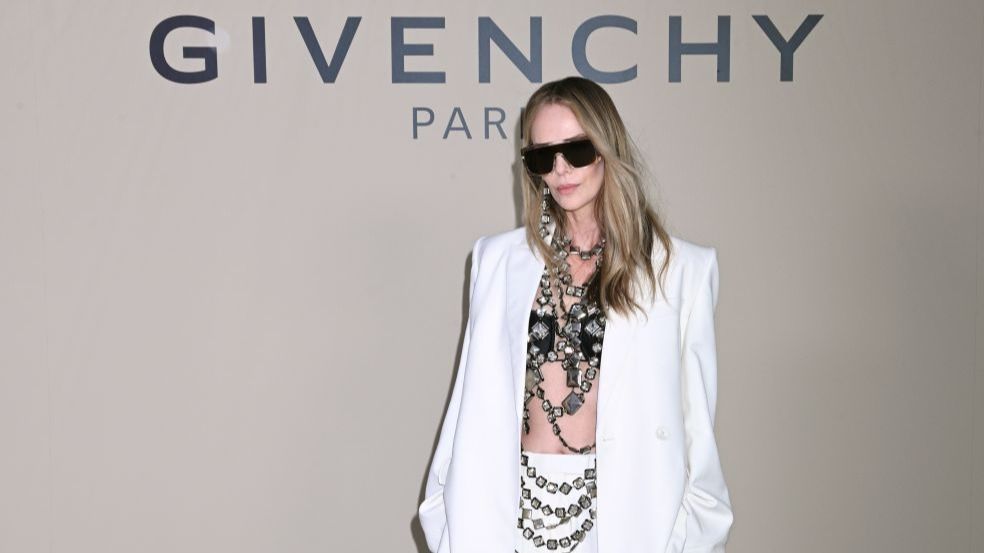 Paris Fashion Week SS26: Givenchy, la linearità originale | Mediaset ...