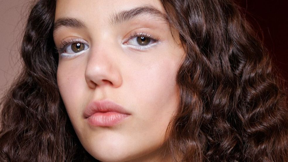 Cloud Dancer, il bianco etereo eletto colore del 2026 ispira anche il ...