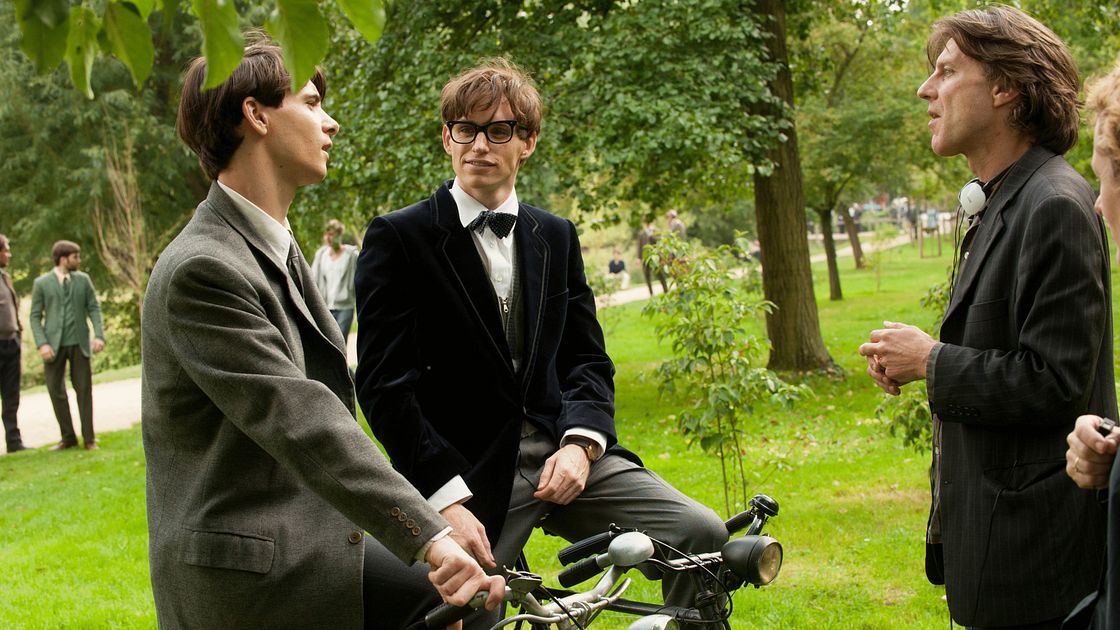 La teoria del tutto stasera su Rete 4: trama, cast, Stephen Hawking ...