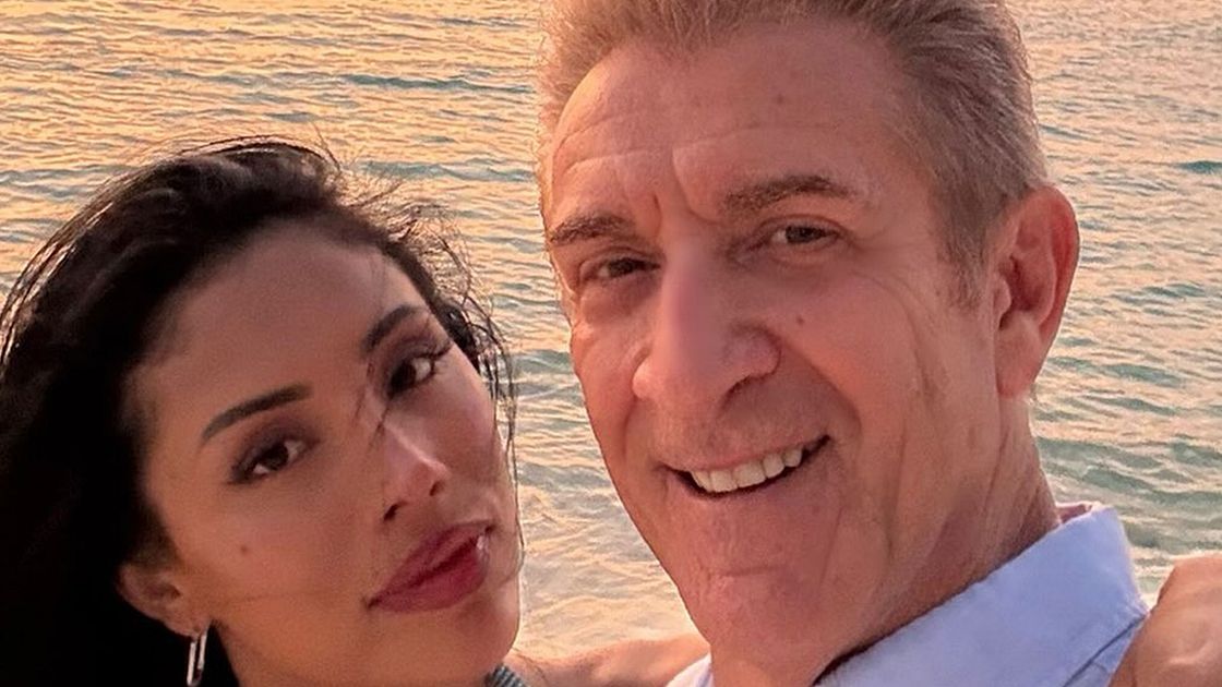 Ezio Greggio, la foto con Nataly Ospina | Mediaset Infinity