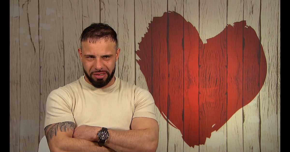 First dates: Un gogó retirado le confiesa a su cita lo que hacían sus ...