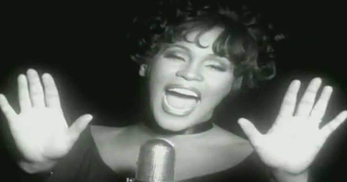 Studio Aperto: Whitney Houston oggi avrebbe compiuto 60 anni Video ...