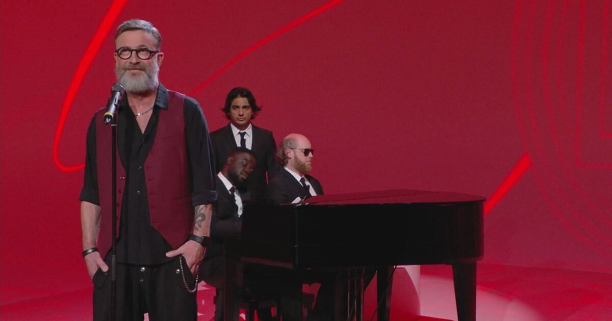 Le Iene: Marco Masini finalmente riesce a cantare "Vaffanculo" Video ...
