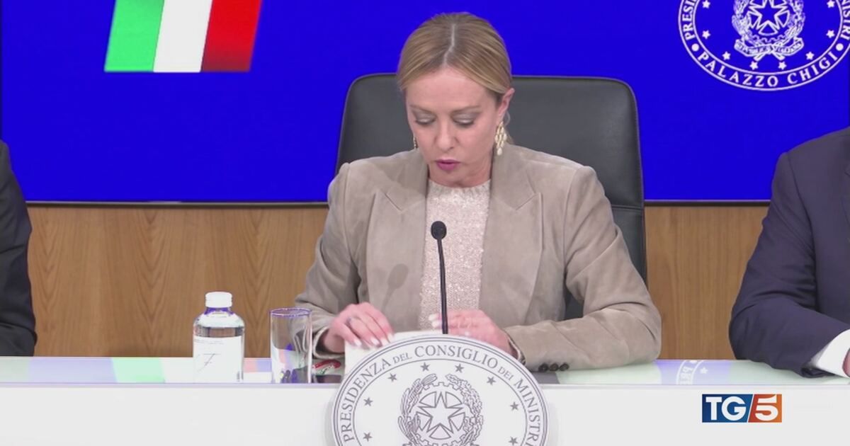 TG5: Manovra da 18,5 mld, via libera del governo Video | Mediaset Infinity