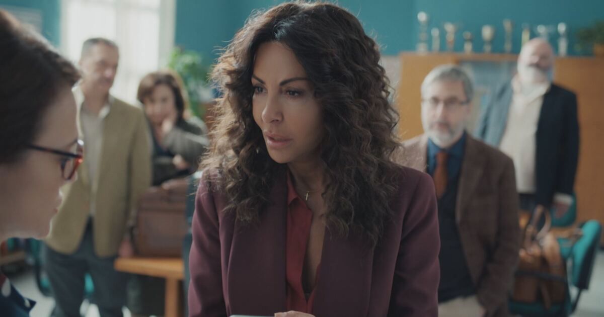 A testa alta - Il coraggio di una donna: Pt. 1 | Cap. 1 Video ...