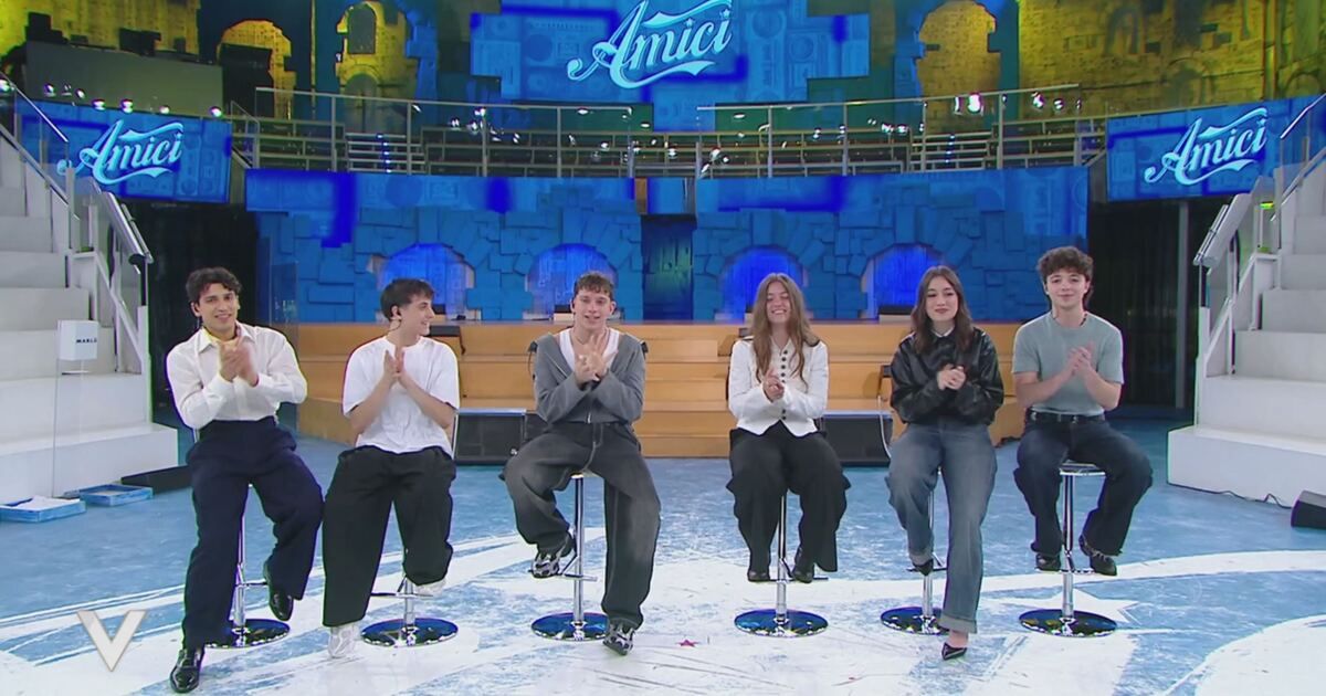 Verissimo: Nicola, Emiliano, Alessio, Elena, Angie e Lorenzo di "Amici ...