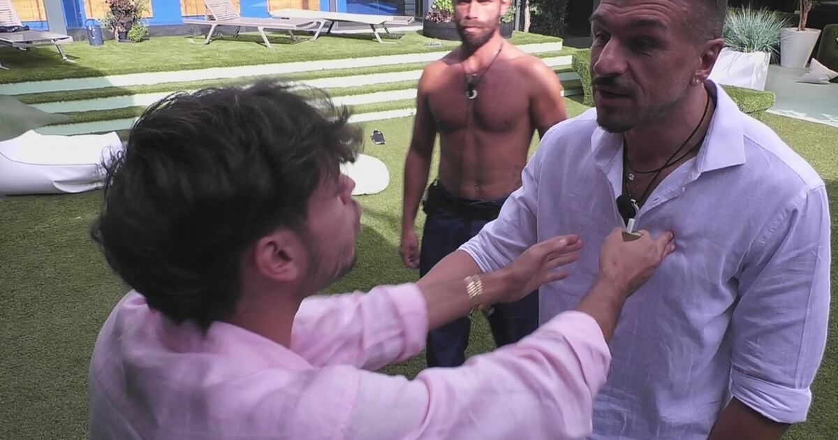 Grande Fratello: Simone De Bianchi perde la pazienza Video | Mediaset ...
