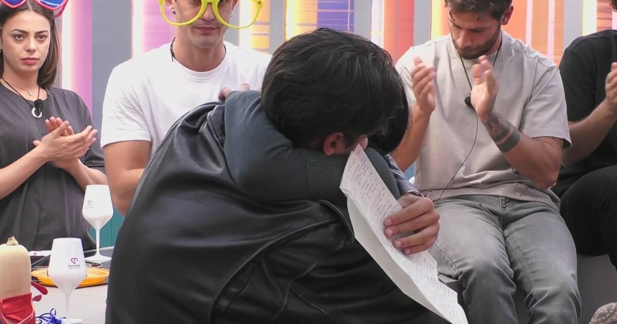 Grande Fratello: Simone De Bianchi legge la lettera di sua madre Video ...