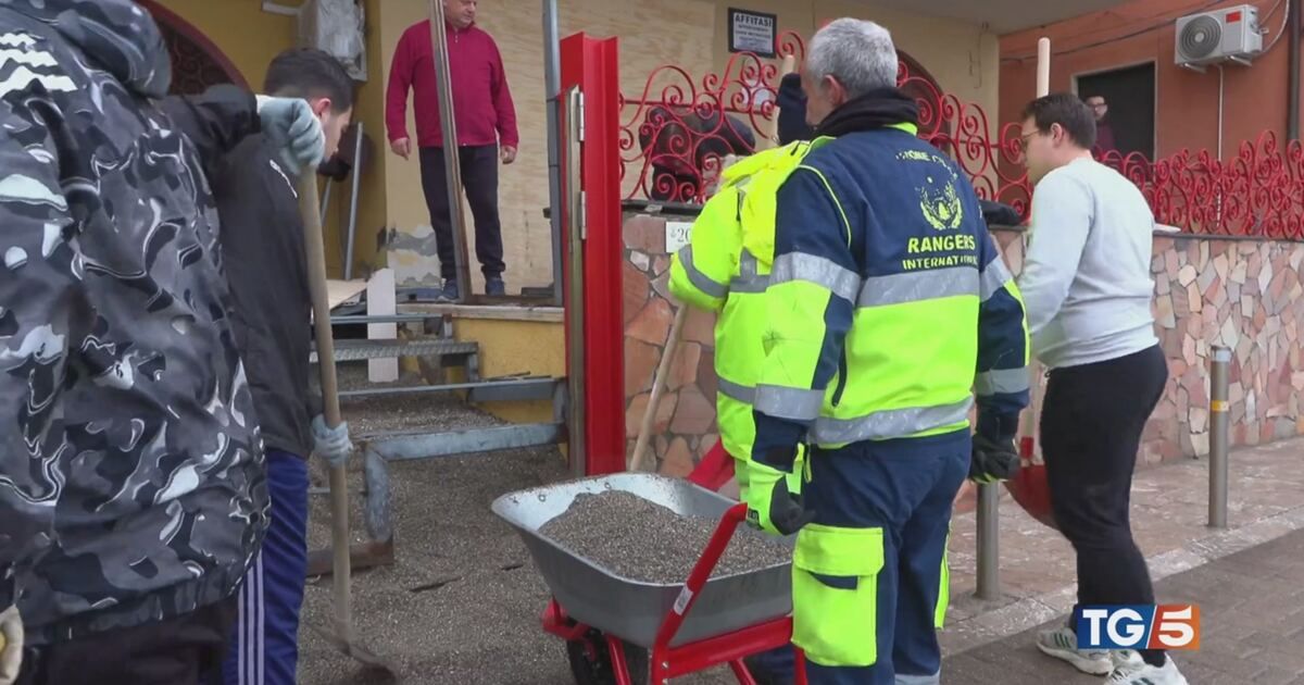 TG5: Disastro maltempo e la frana minaccia Niscemi Video | Mediaset ...