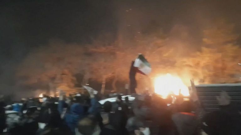 TG4: La repressione in Iran, spari e sangue, spirano venti di guerra ...