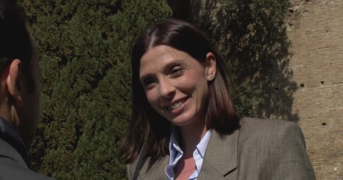 TG4: E le toghe? Hanno già preso di mira con i coretti la Pm frontwoman ...