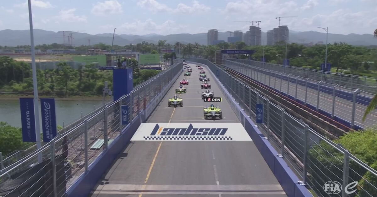 Formula E: La partenza della gara di Sanya Video | Mediaset Infinity