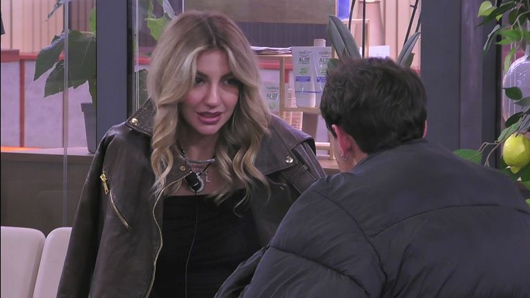 Grande Fratello VIP: Il confronto notturno tra Lucia e Renato Video ...