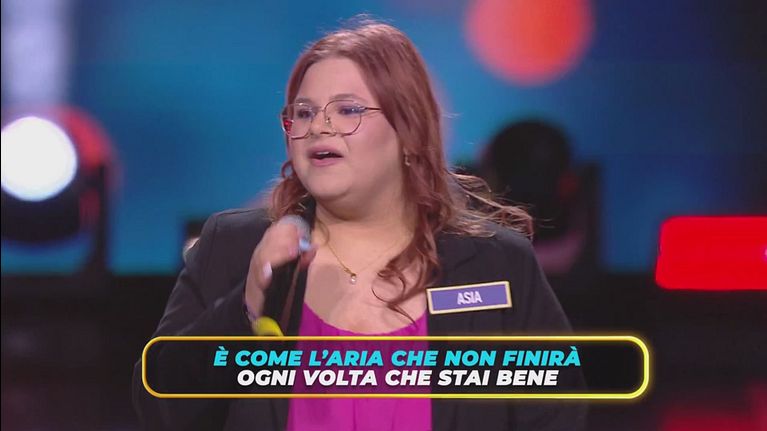 Super Karaoke: Asia canta "Amare" Video | Mediaset Infinity