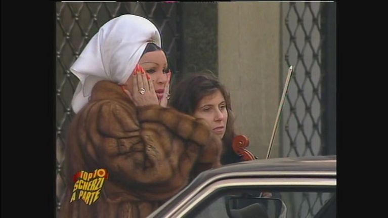 Mediaset Cult: Moira Orfei vittima del suo autista a Scherzi a parte ...