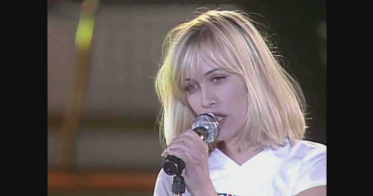 Mediaset Cult: Anouk e la sua "Nobody's Wife" a Festivalbar 1998 Video ...