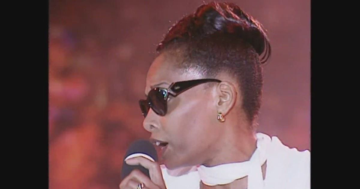 Mediaset Cult: L'arena di Festivalbar si trasforma in una discoteca con ...