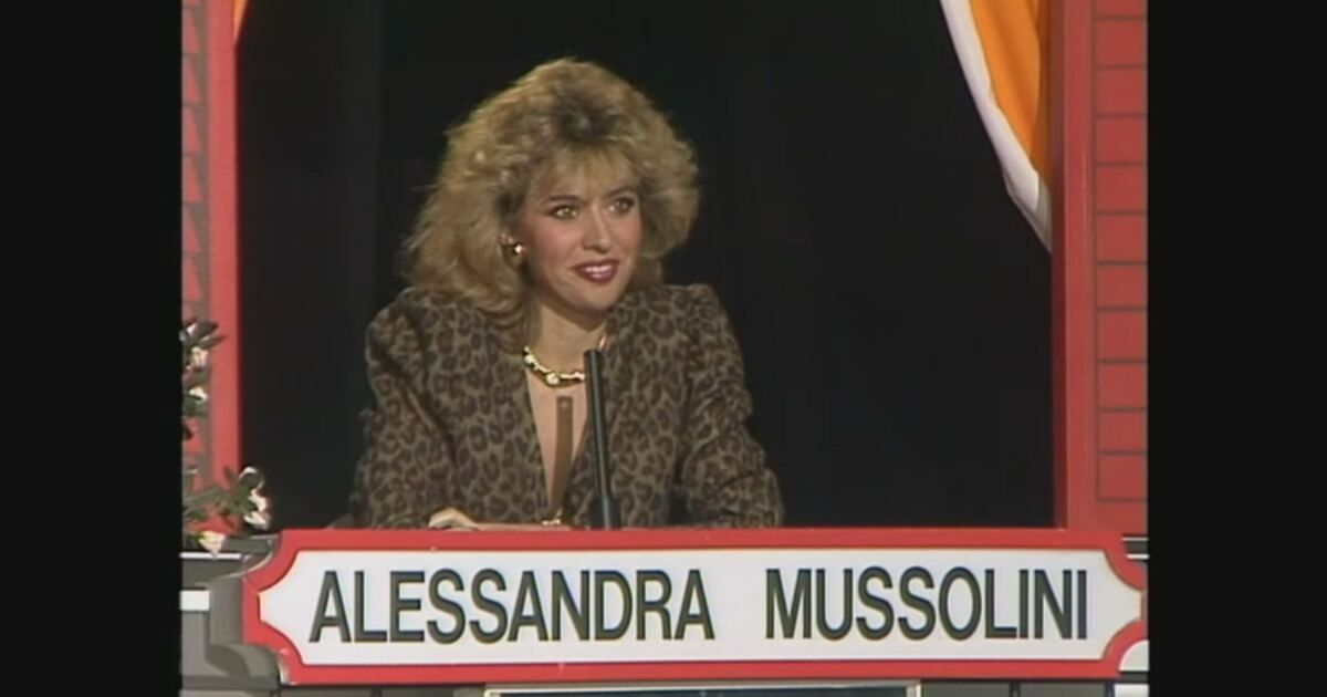 Mediaset Cult: Alessandra Mussolini e l'Oscar a Sophia Loren Video ...