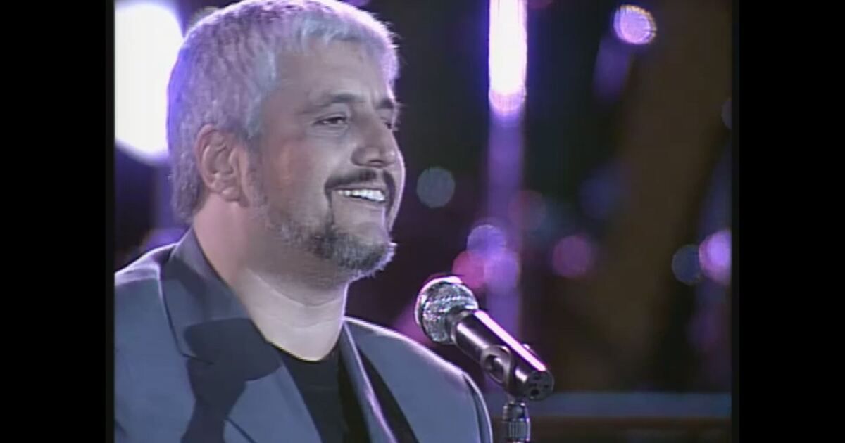 Mediaset Cult: Pino Daniele canta "Amore senza fine" a Festivalbar 1998 ...